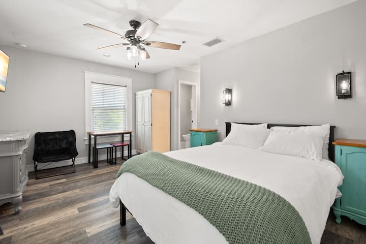 The Athena Suite ~ Blue Bayou Inn - Tarpon Springs, FL