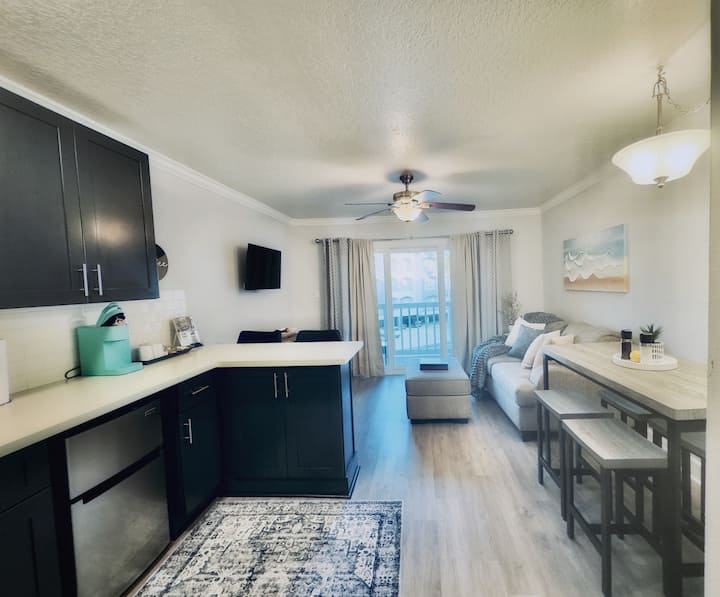 Walk To Beach Heated Pool Gym Hot Tubs - Galveston Island, TX