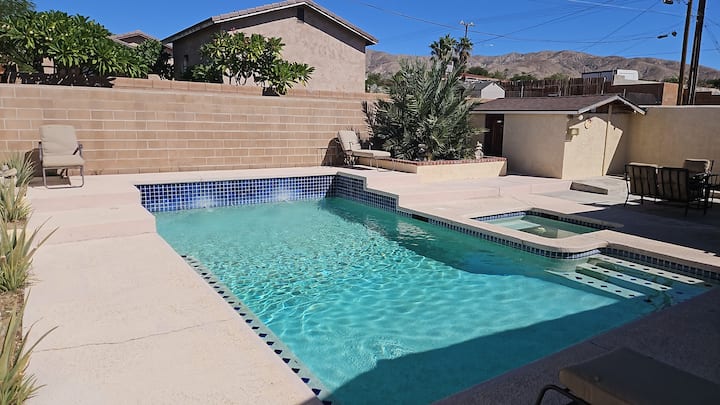 A Relaxing Beautiful Home With A Pool/jacuzzi Area - Desert Hot Springs, CA