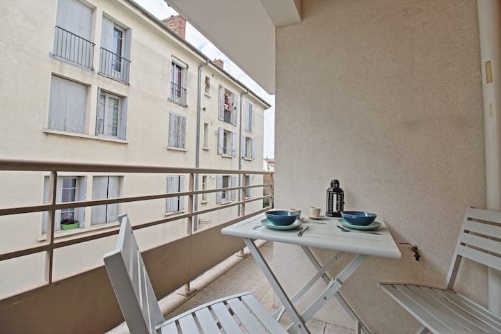 L'écluse : Parking, Terrasse & Centre à Pied - Nîmes