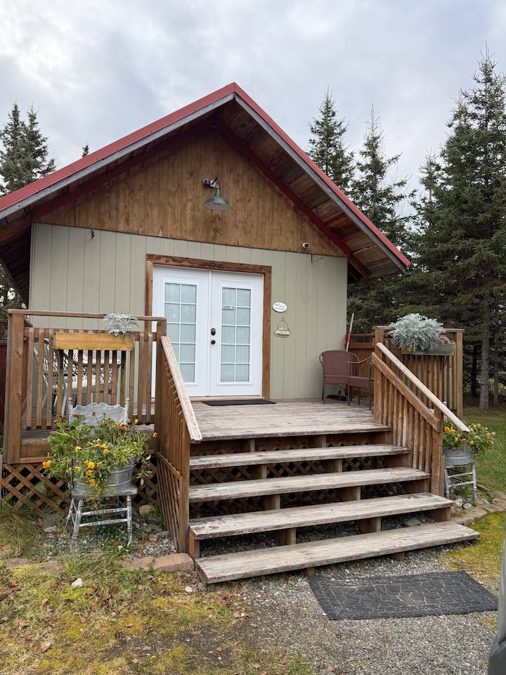 Cozy Romantic Getaway Cabin - Anchorage, AK