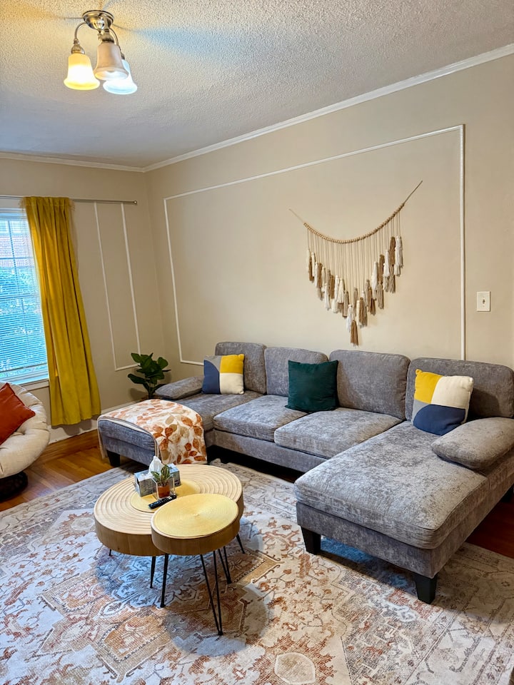 Cozy, Bright, & Spacious Apt - Yale Area* - New Haven, CT