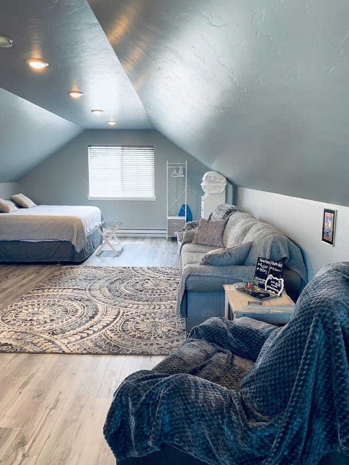 New + Loft + Unique Near Big Goose Creek - Sheridan, WY