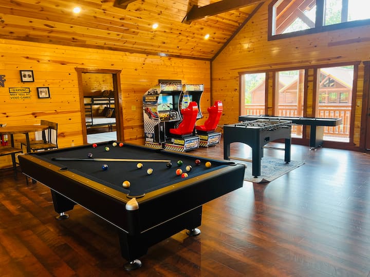 Bear Hands Retreat - Gatlinburg, TN
