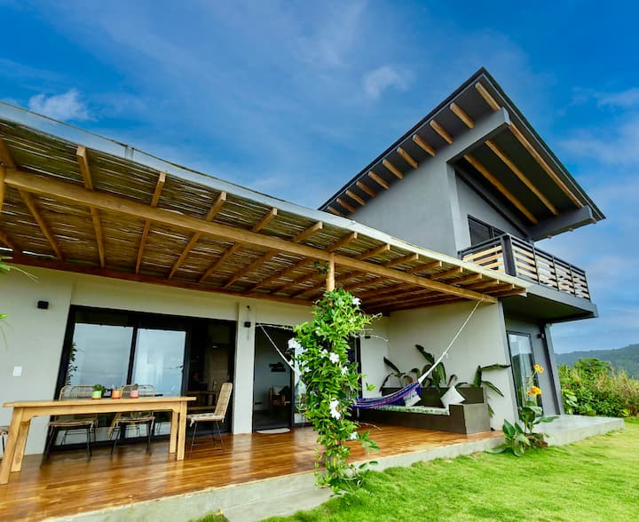 Modern, Comfortable, Scenic View To The Ocean - Ecuador