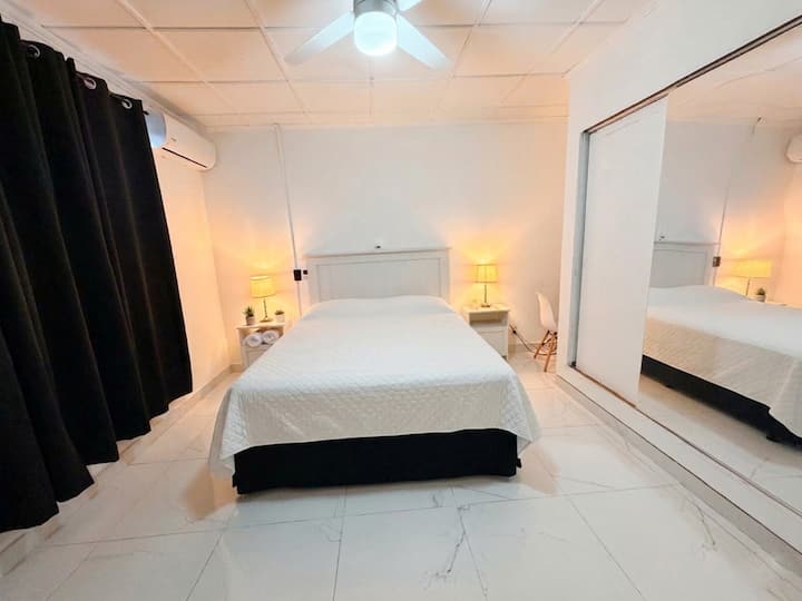 San Benito 333 | Marble Suite: Premium Location - San Salvador