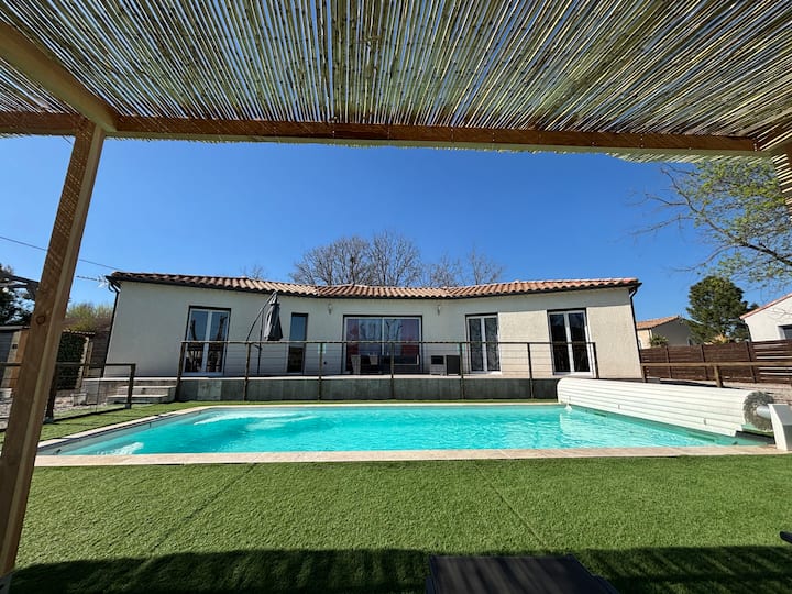 Spacieuse Villa, Piscine Chauffée& Pétanque - Vallon-Pont-d'Arc