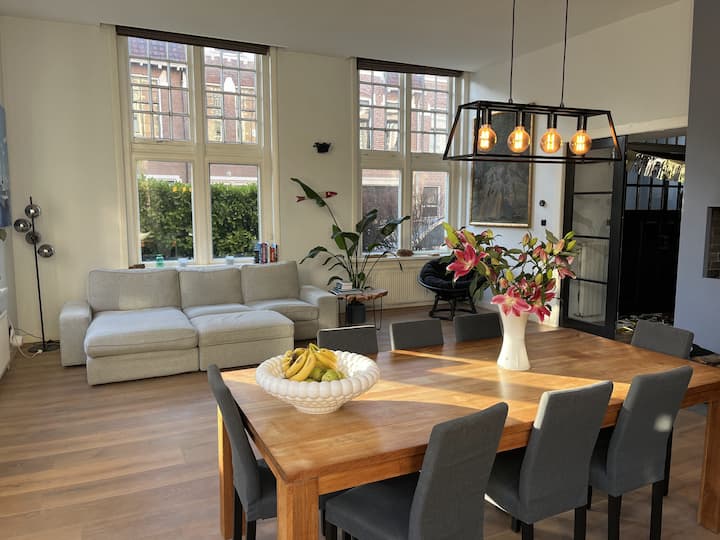 Spacious, Central Location With Private Parking! - Haarlem