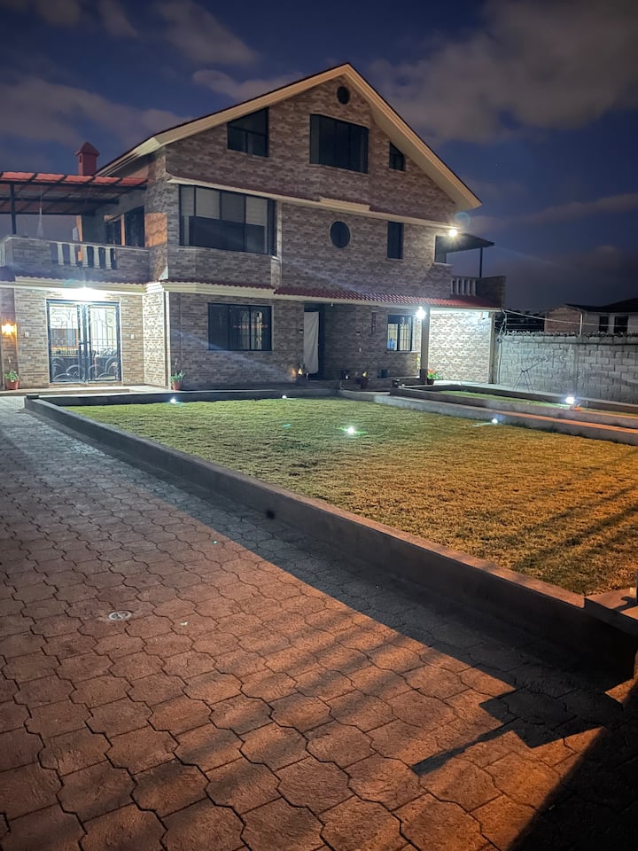 Casa Familiar  Family House - Quito