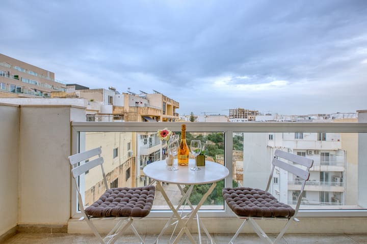 2-bed Sliema Apt – Walk To Beaches & Valletta - バレッタ