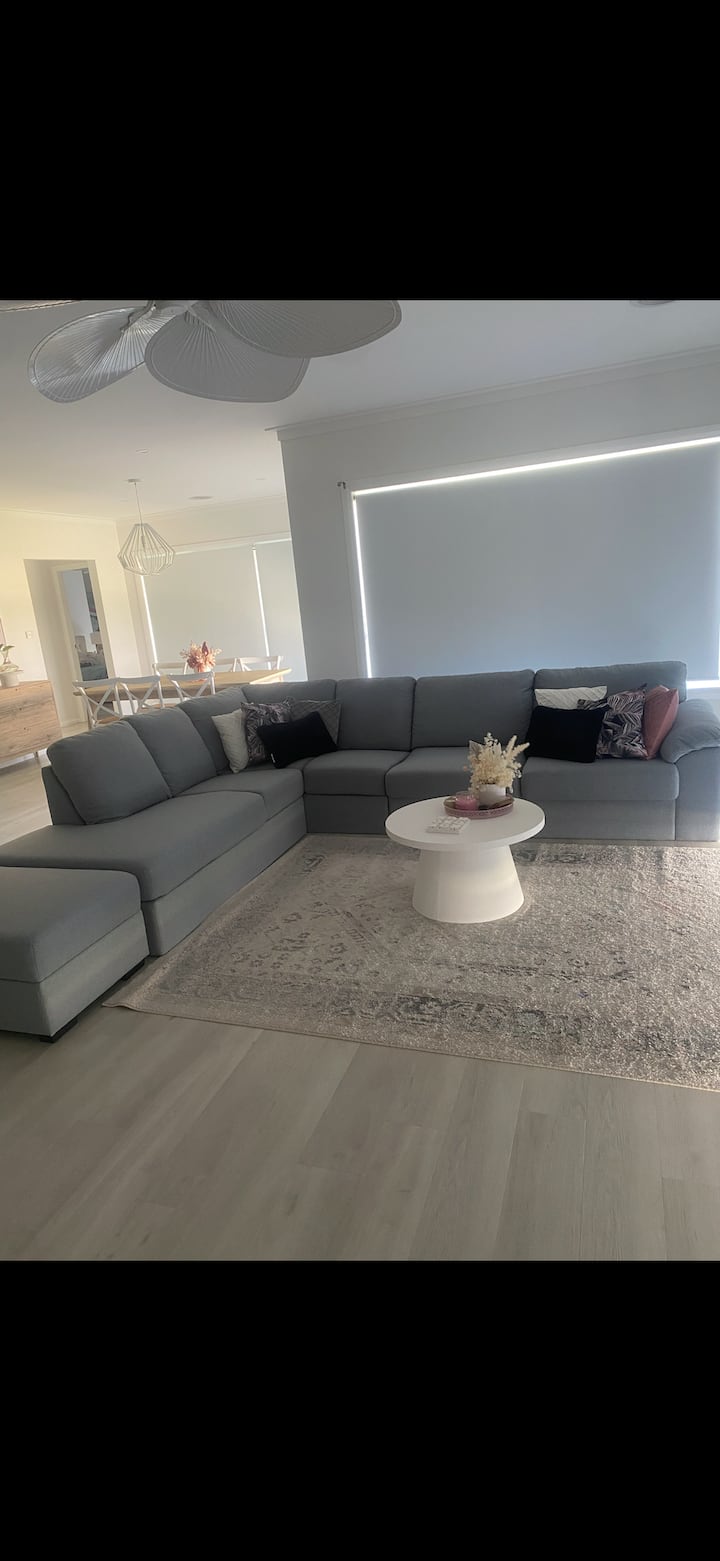 Bondi Beauty- Luxury Home - Wagga Wagga