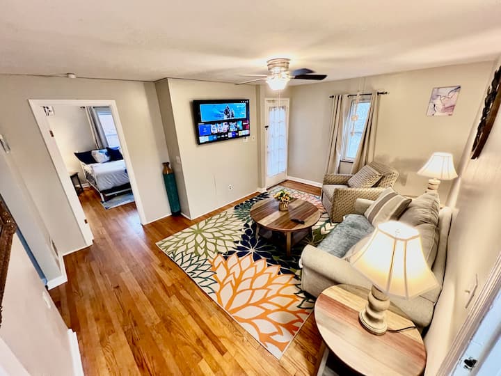 Cincyshortstays Comfy Cozy Safe 2nd Floor Aptmnt 1 - Cincinnati, OH