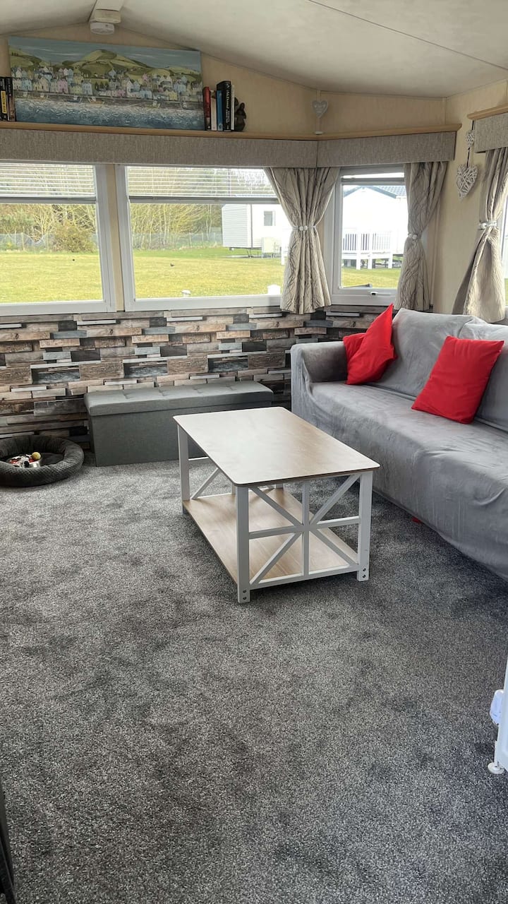 Cosy Caravan By The Sea Side - 