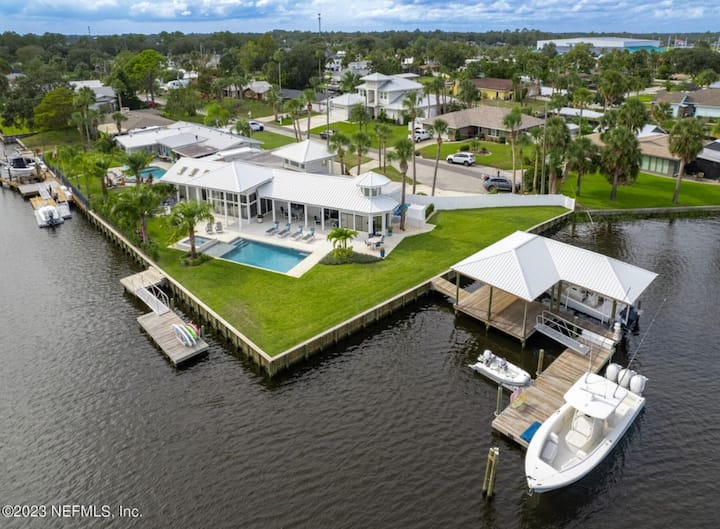 Waterfront 4br: Pool, Dock, Hot Tub 5m Beach/mayo - Atlantic Beach, FL