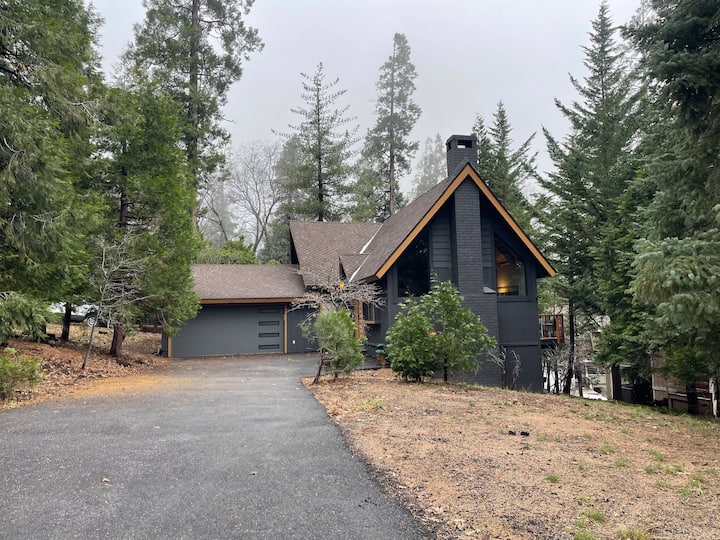 Comfy Lake Arrowhead Cabin By Village & Skypark - Lake Arrowhead, CA