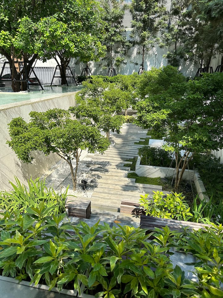 Gorgeous Condo W Green Space/heart Of Bkk/skytrain - Bangkok