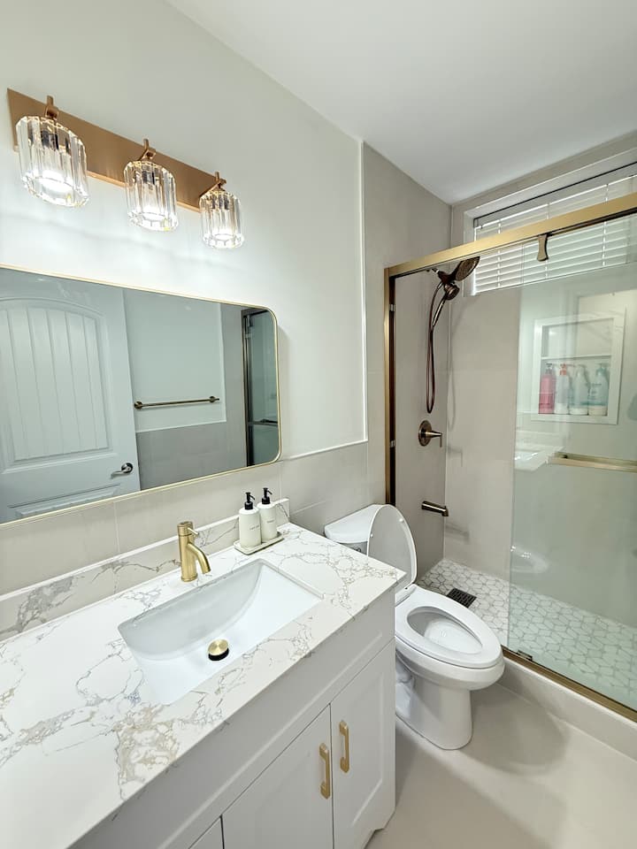 Renovated Cozy Home Near Pearson Airport - Mississauga