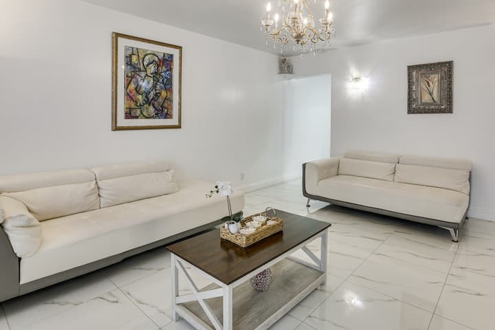 West Palm Beach Apartment 3 Mi To Shore! - West Palm Beach, FL