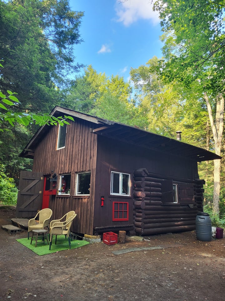 Peaceful Cabin In The Woods - Huntsville