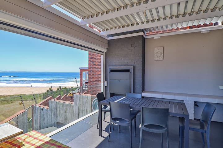 Central, Beachfront Home - Jeffreys Bay
