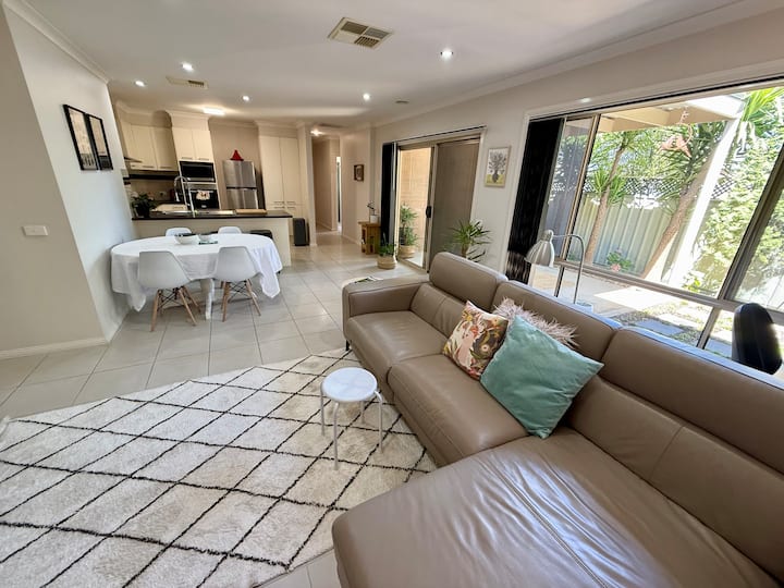 Protea Villa -  Central Wodonga - Wodonga