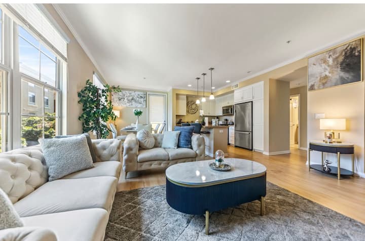 The Paradise | Irvine Chic Condo | Pool & Spa ! - Irvine, CA