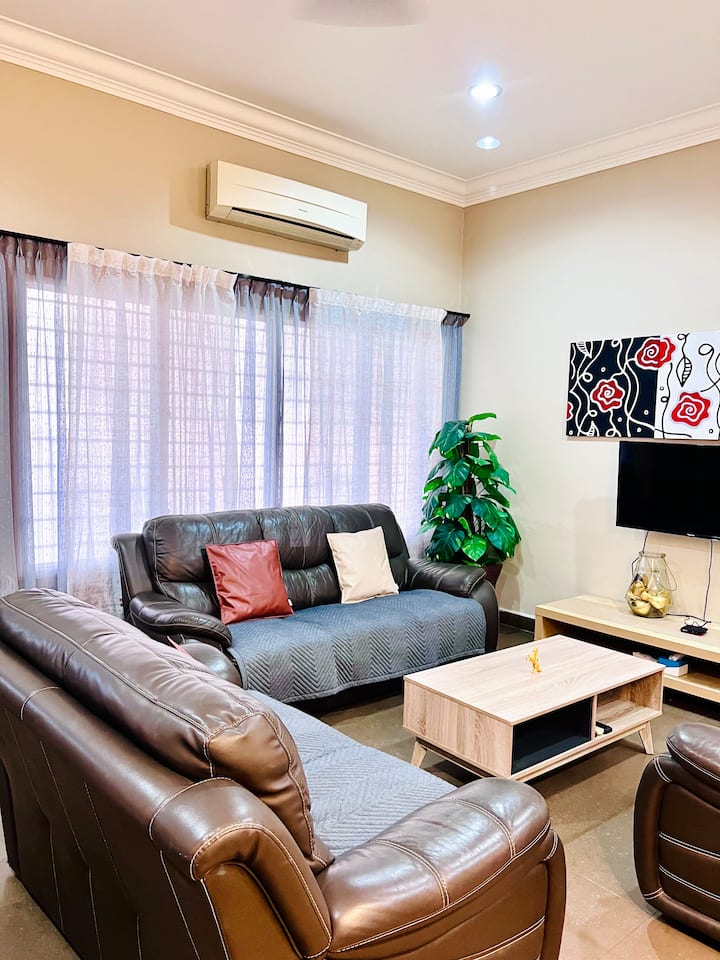 One Storey Ipoh 
6 Rooms En-suite - 에포