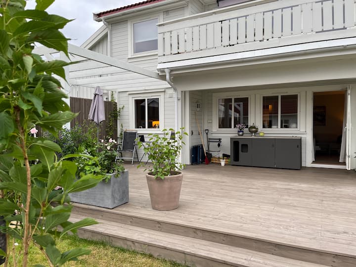 Koselig Leilighet Med Stor Terrasse, Egen Carport - Sula