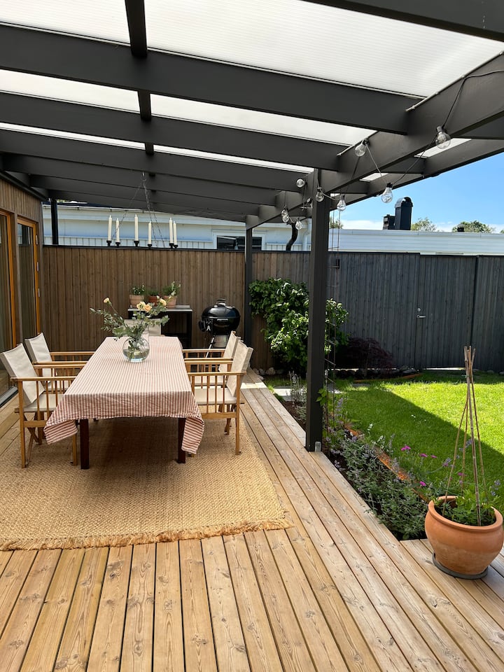 Havsnära Radhus Med Atriumgård. - Göteborg