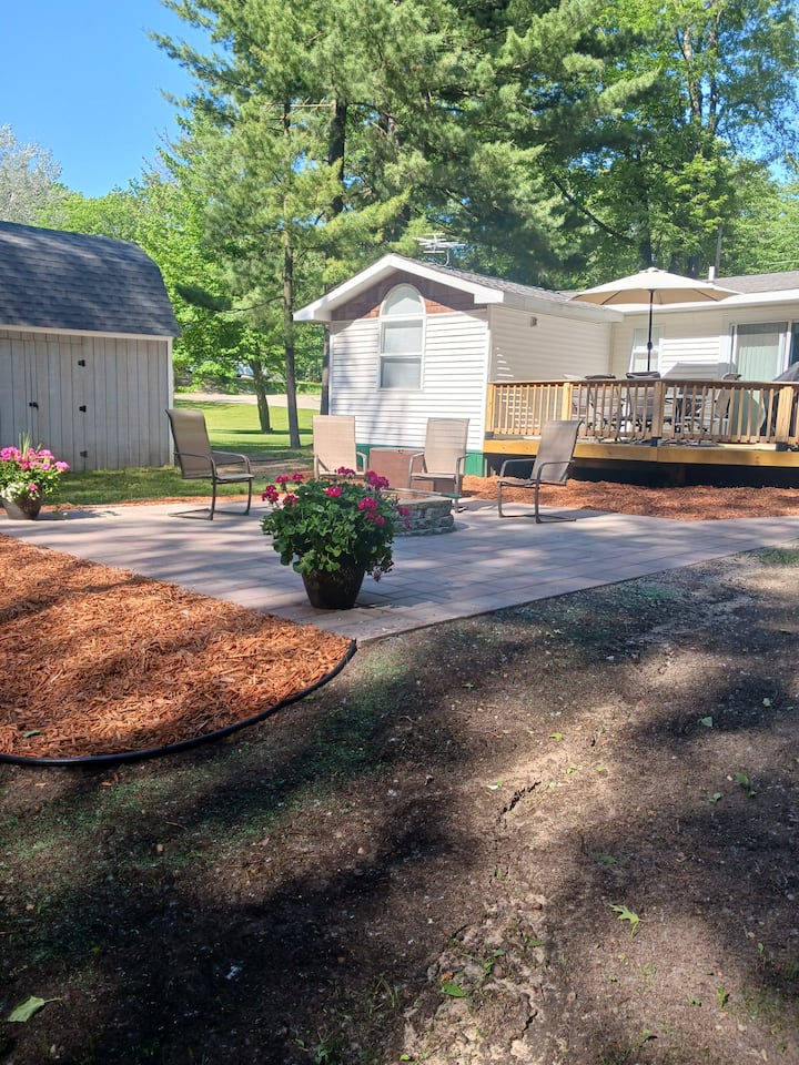 Modern Living In The Country - Jackson Lake, Roscommon Township