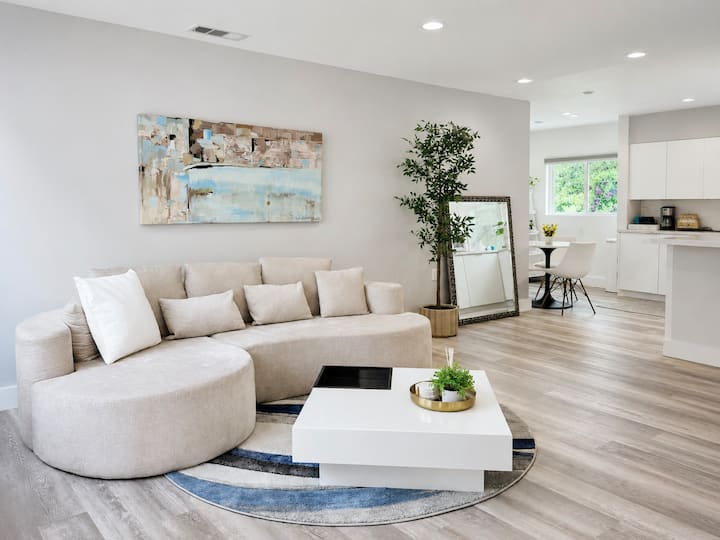 Modern Lb Retreat, 2br Disney, Fifa, La & Dining - Long Beach, CA
