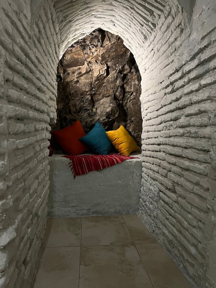 Unique Apartment On The Rocks - Tbilisi