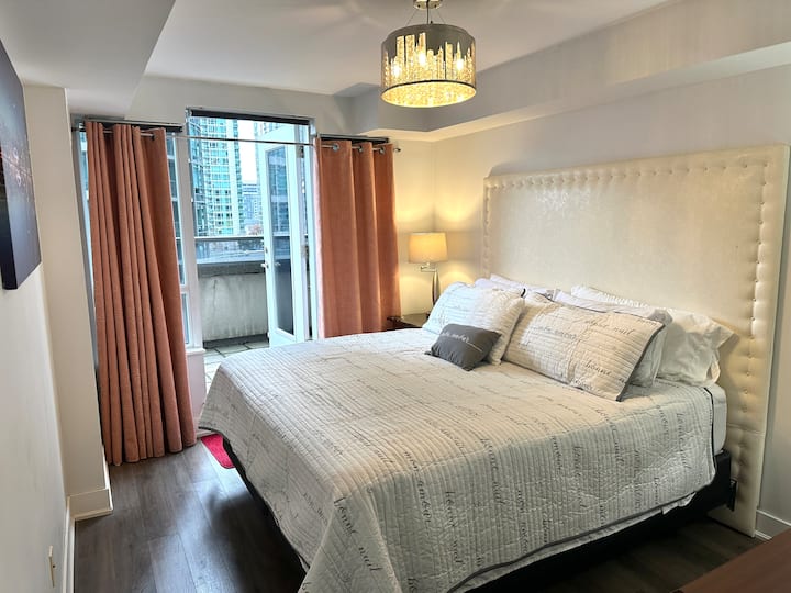 Seldom Found Terrace 2 Bed 2 Bath Condo Cn Tower * - Toronto