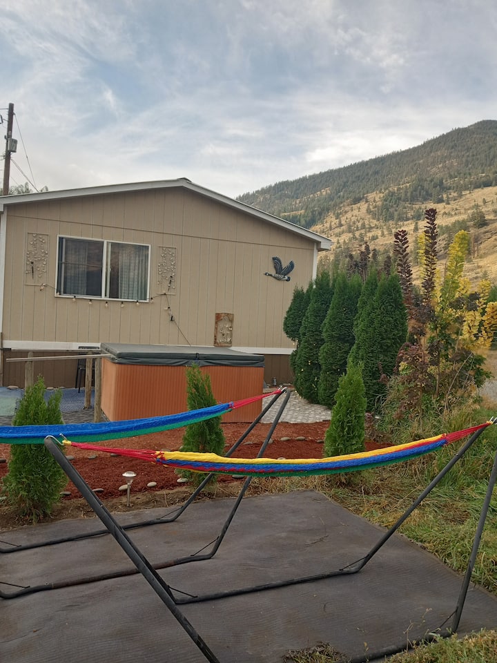 Juccuzi & Stars Country Home Between Osoyoos & Pen - Keremeos