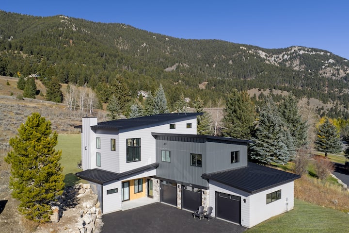 Little Coyote Cabin - Big Sky, MT