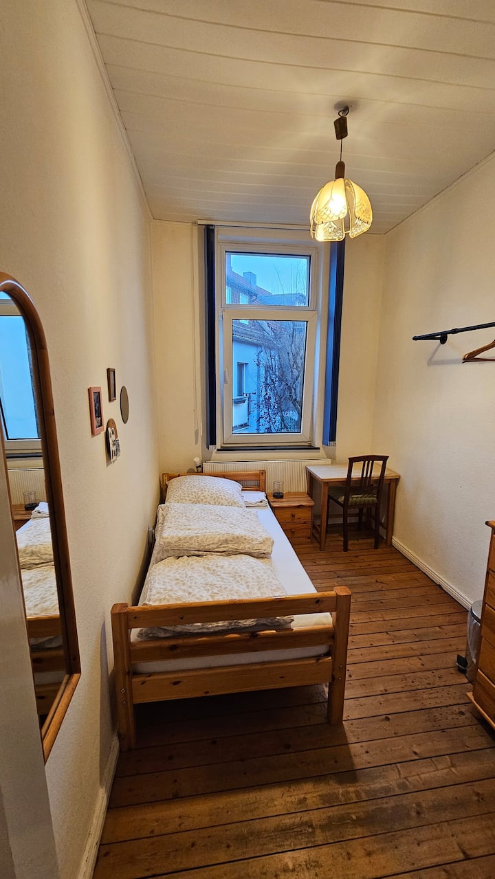 Central-neat-affordable | Shared Bath,no Kitchen 4 - Bremen