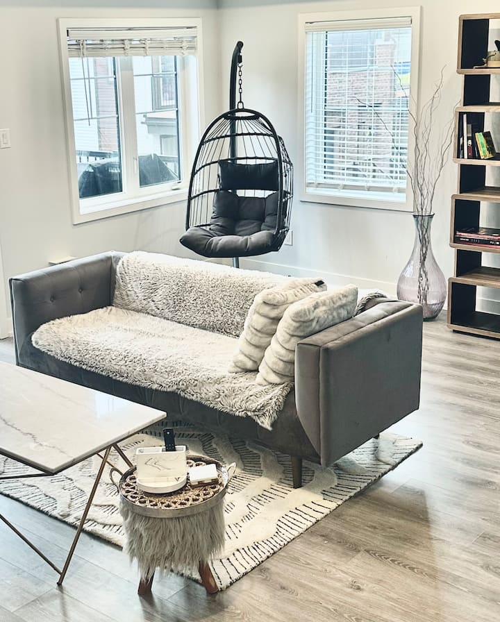 Modern, Chill Loft In Heart Of Barrhaven - Ottawa