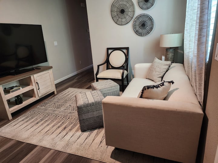 Modern One Bedroom Guest Suite In Great Location! - Roseville, CA