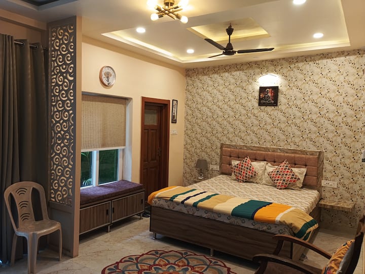 Varanasi Paradise Homestay Near Temple And Ghat - Chiny