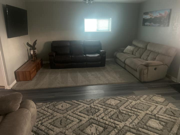 Luxury Suite N Hot Tub For Up To 7 (12 If Couples) - Great Falls, MT