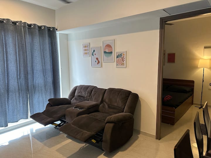 Home Like Getaway With Netflix - Dombivli