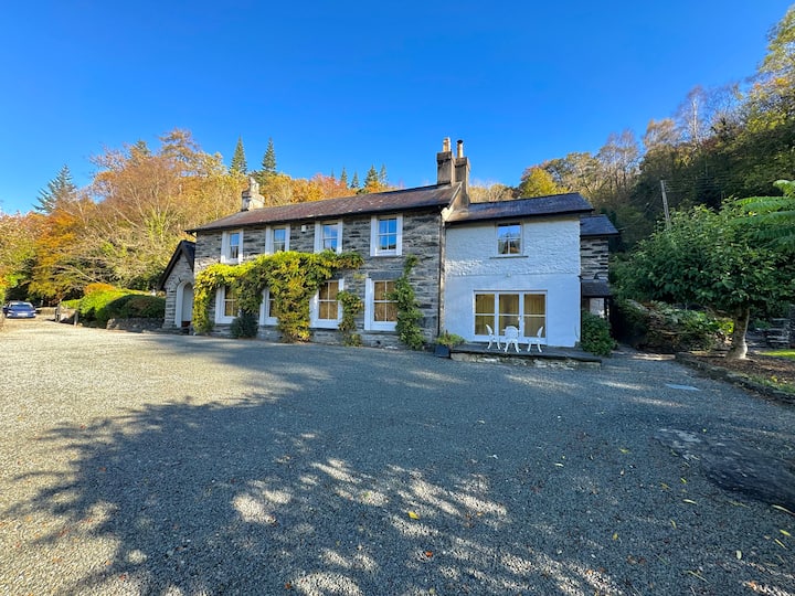 5* Coedfa Hall Betwsycoed. Grand, Spacious & Views - Snowdonia