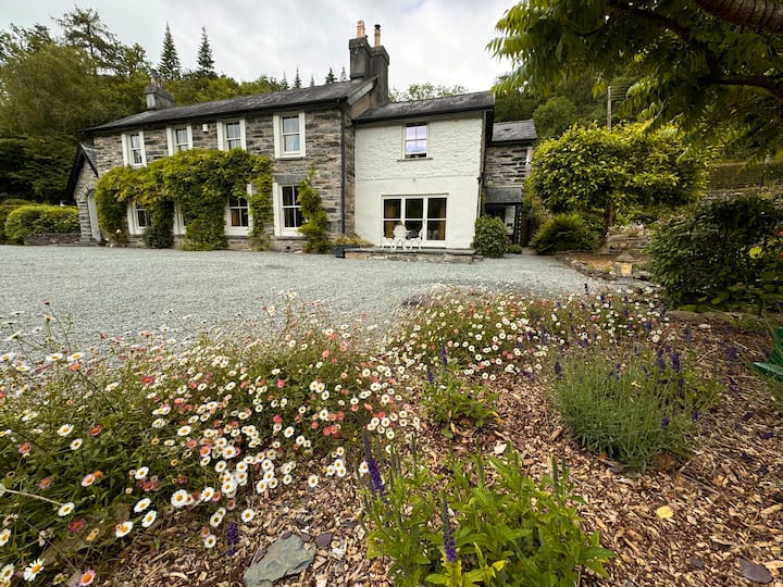 Coedfa Hall Betwsycoed. Grand, Spacious & Views - Betws-y-Coed
