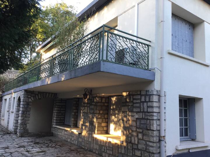 Maisons Piscine ,Parking Privé Famille Nombreuse - Nîmes
