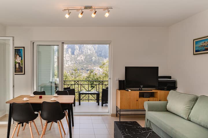 Newly Refurbished 2 Bd W/sea Views - Kotor