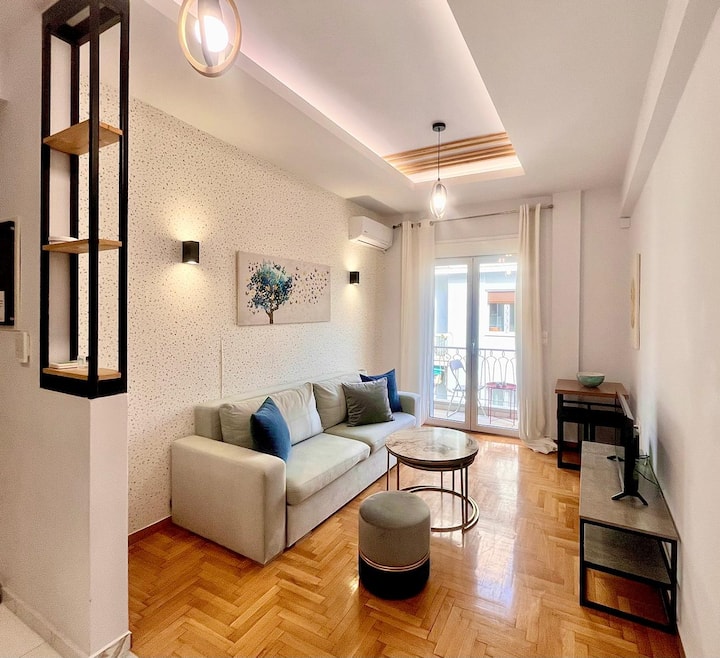 Lit- Acropolis Apt Near Metro, Balcony & Workspace - Atene