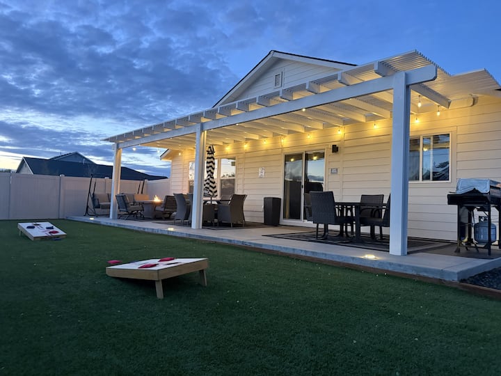 Arcade + Fire Pit • Private Yard • Sleeps 10 - Nampa, ID