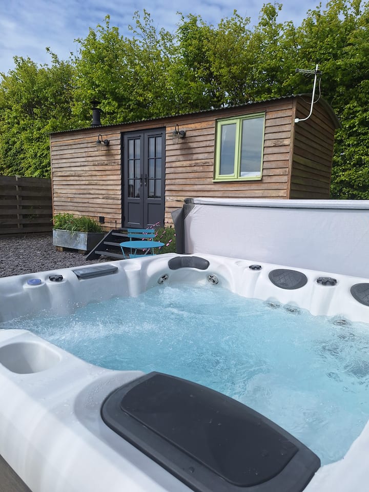 Cosy Hideaway At The Foot Of The Preseli Hills" - Pembrokeshire