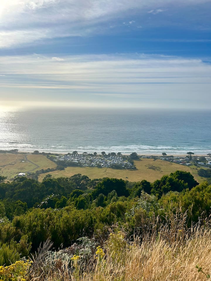 Beach Side Cabin With Ocean And Mountain Views - Apollo Bay