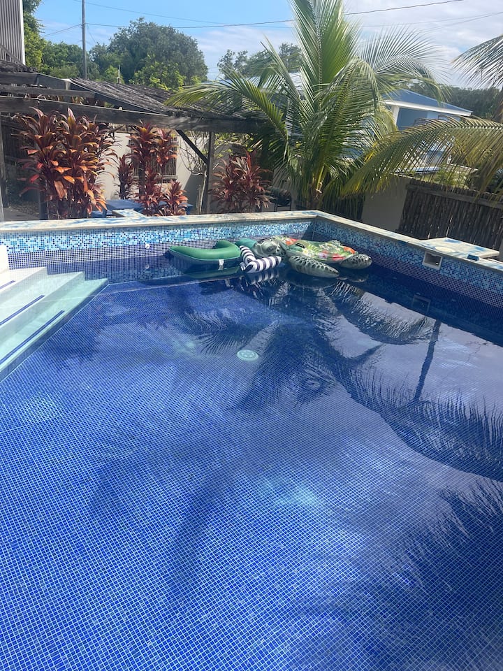 2 Bed Cabana, With Shared Pool - Belize